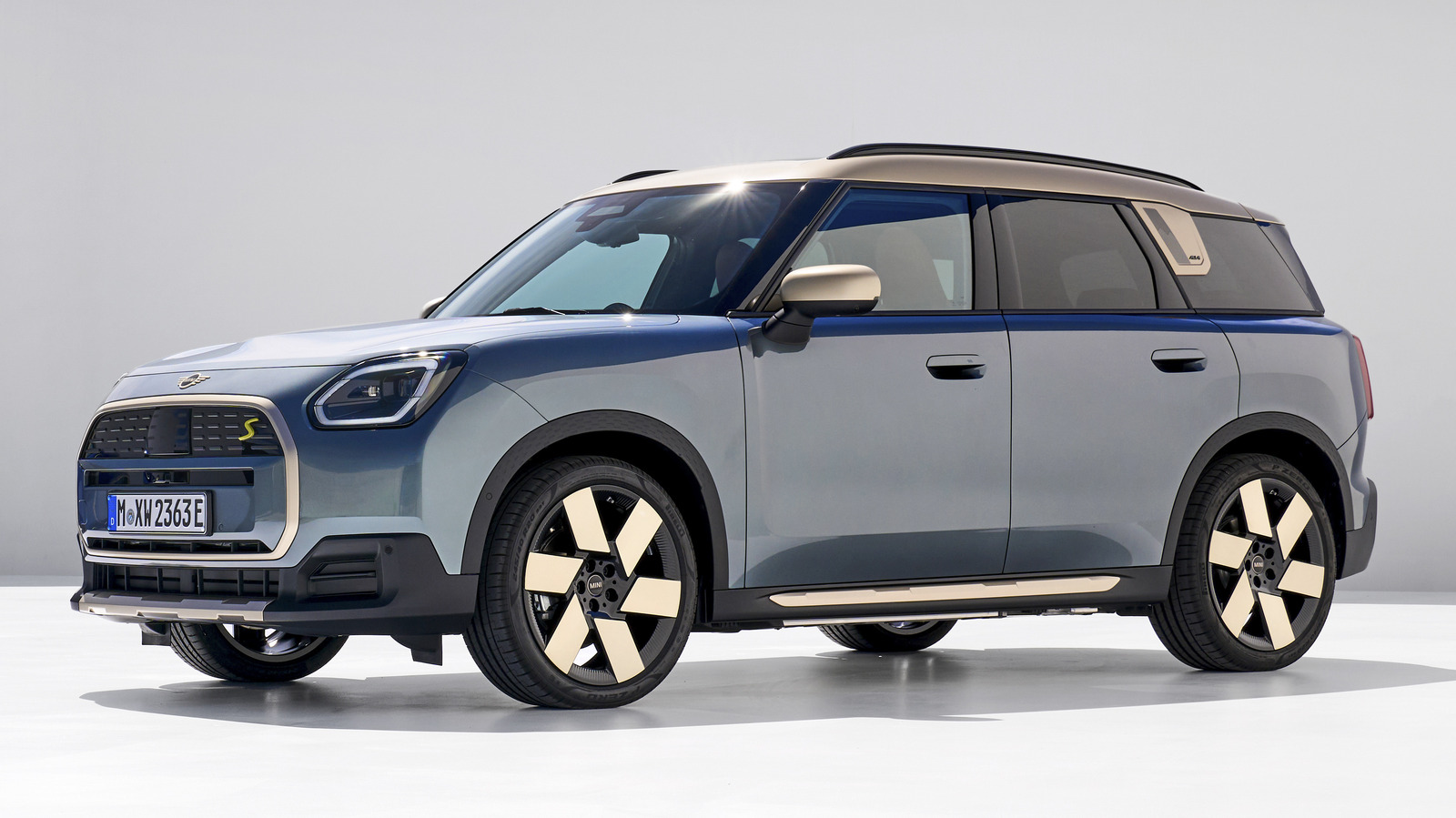 The All New Electric MINI Cooper And MINI Countryman Go Back To Basics