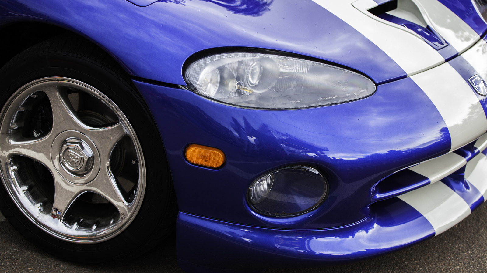 The Strange Feature Of The Original Viper's Headlights You Probably ...