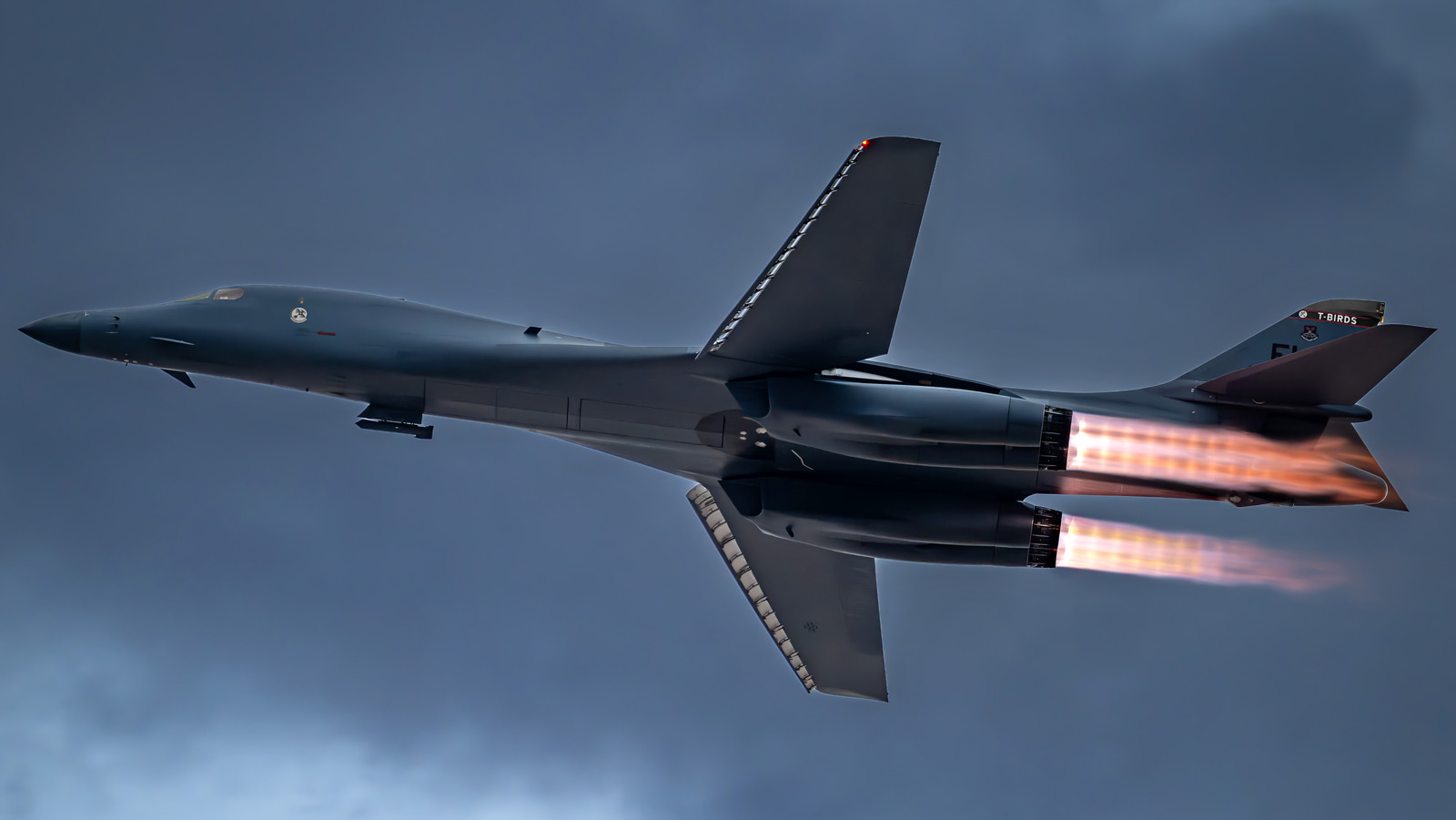 The USAF Is Still Flying The B-1 Lancer 40 Years After Its Introduction ...