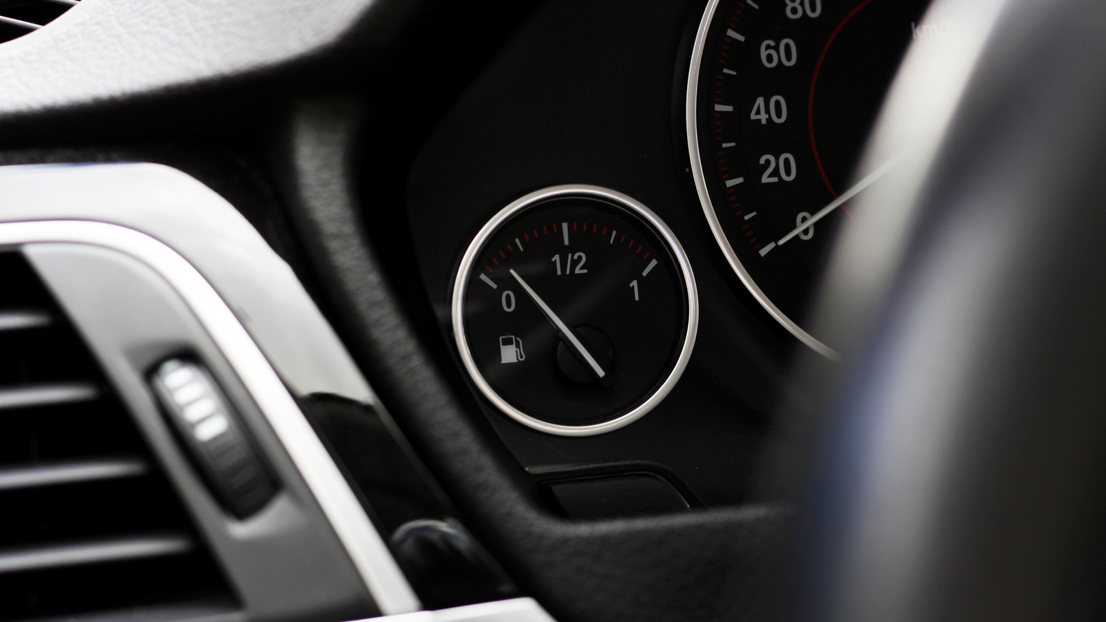 The Worst Cars For Fuel Economy All Have Something In Common