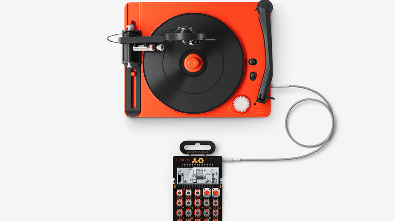 This Mini Record Player Lets You Make Your Own Custom Lo Fi Records 4082