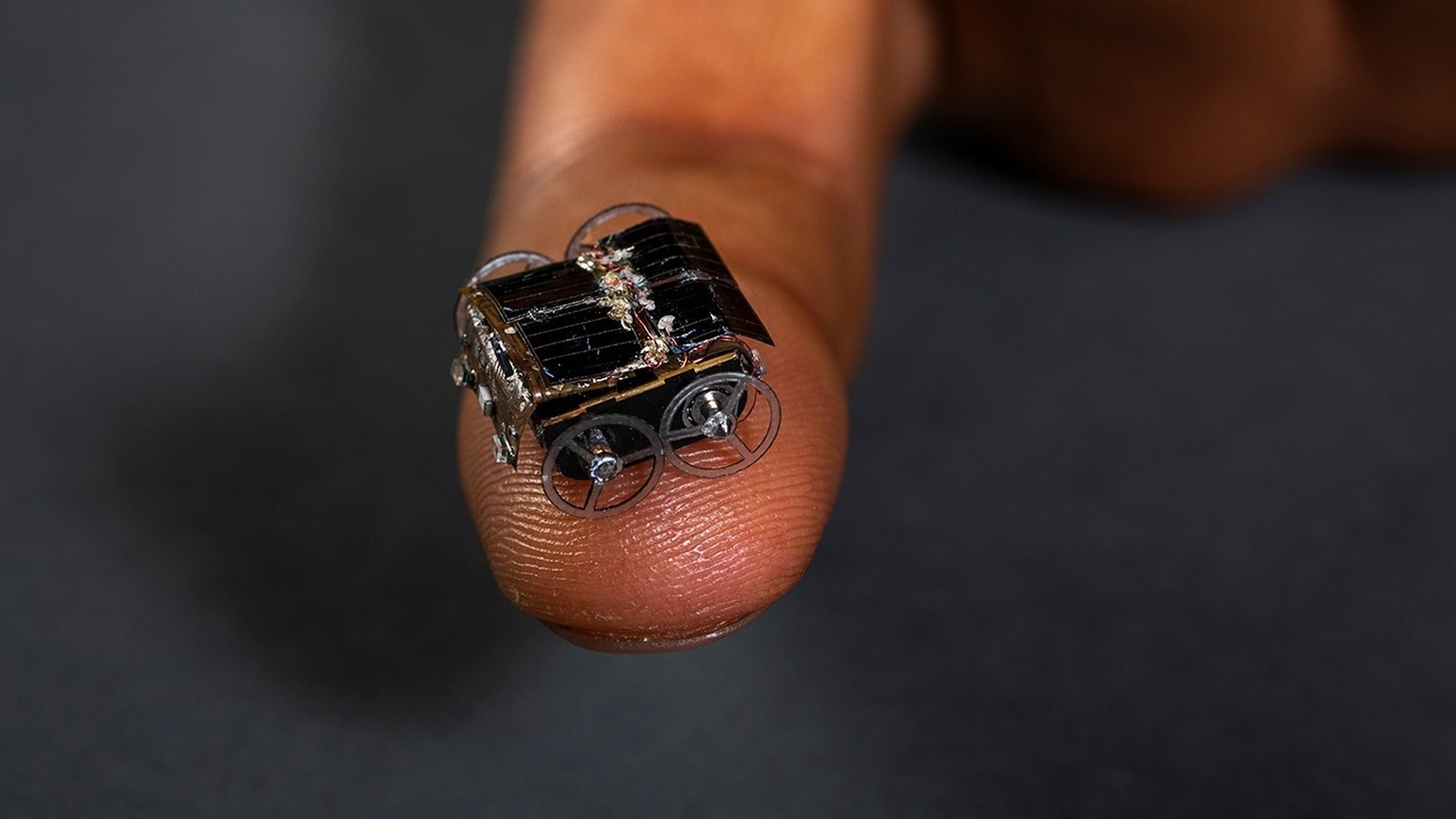 This Tiny Self-Driving Robot Is Has No Batteries, Yet Can Run ...