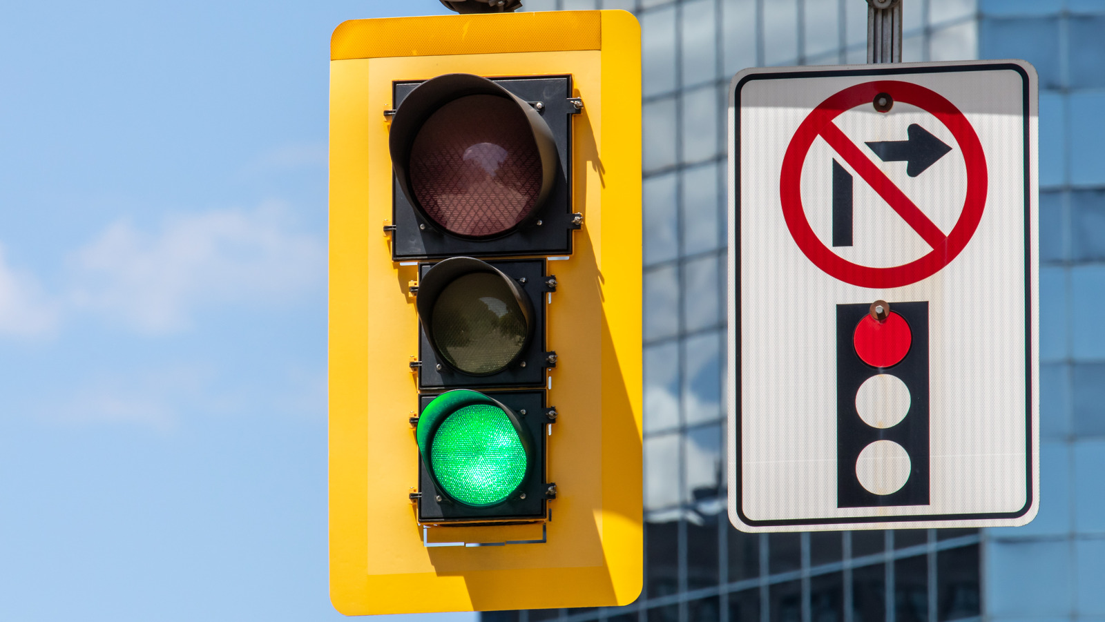Turning Right On Red Can Get You A Ticket In These US Cities