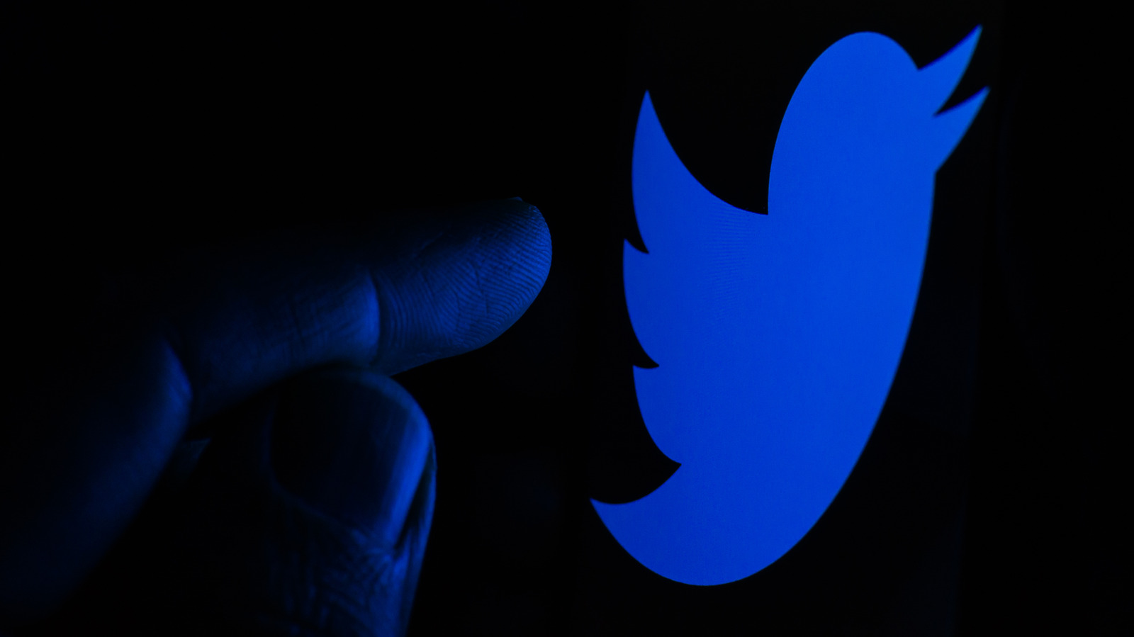 Twitter Hit With Outage As Users Complain About Broken Features