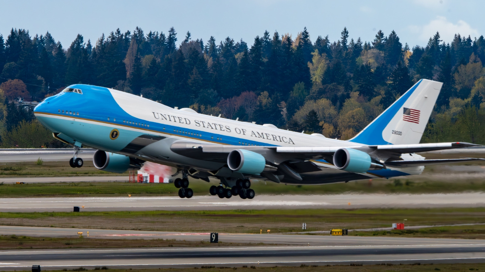 US Makes $400M Deal To Back Up Future Air Force One Plans