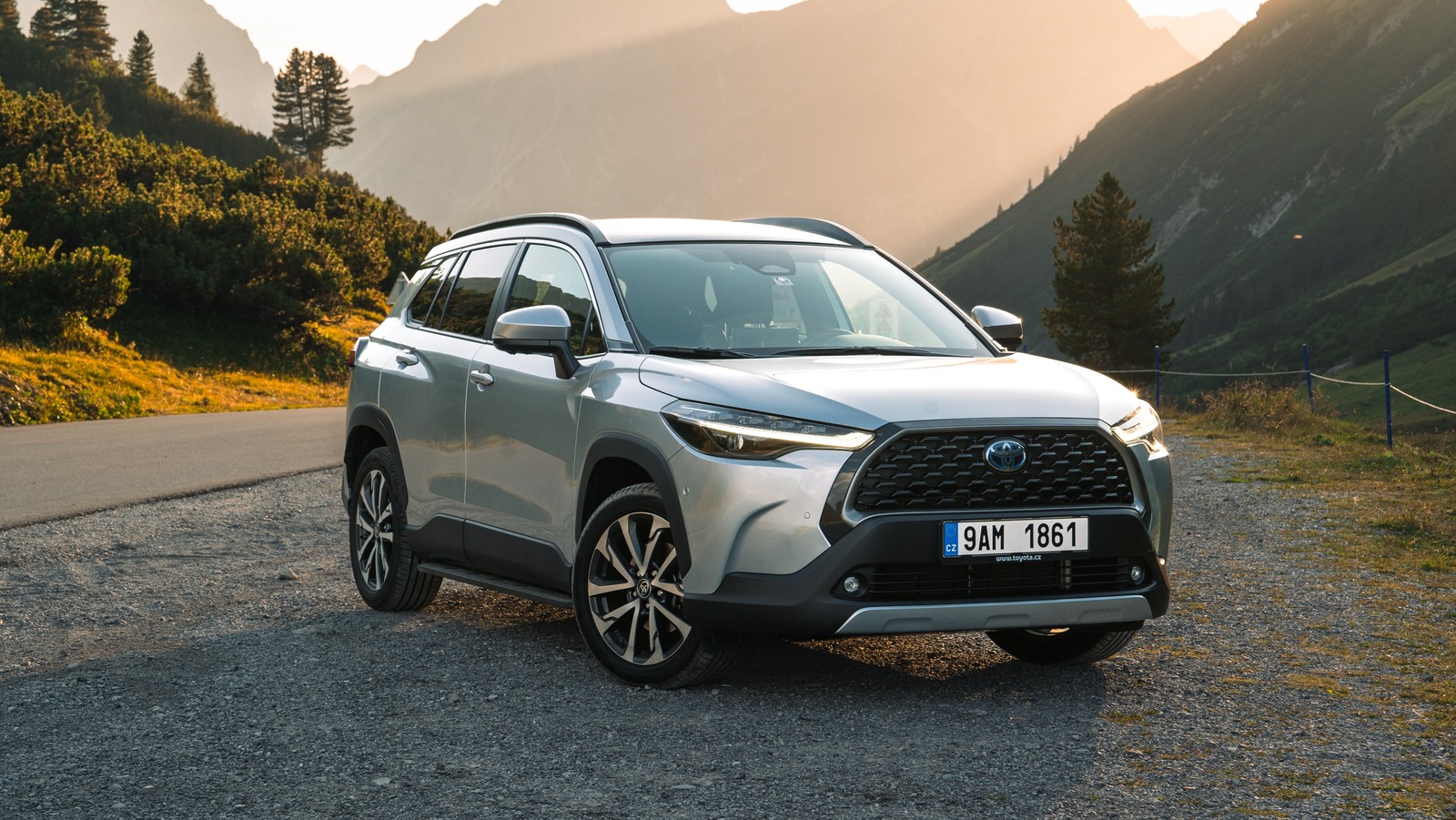 What Are EV And Eco Modes On A Toyota Hybrid (And When Should You Use ...