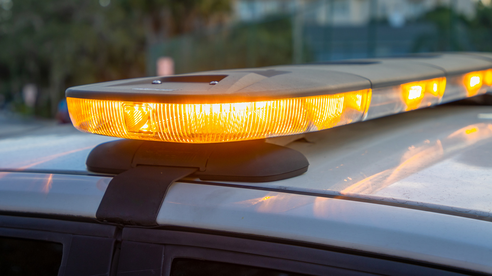 What Do Flashing Yellow Lights Mean On A Cop Car