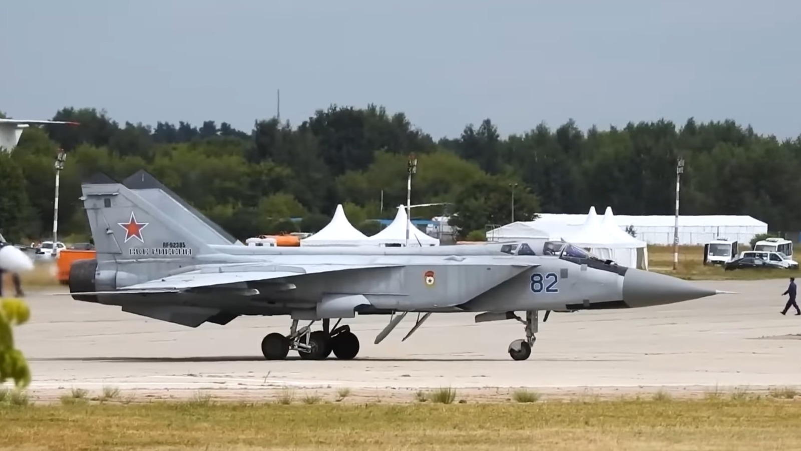 MiG-25 Foxbat & MiG-31 Foxhound Fighter Jet Differences & Similarities