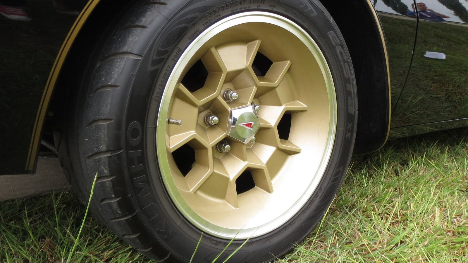 When And Where Did Pontiac Use Honeycomb Wheels?