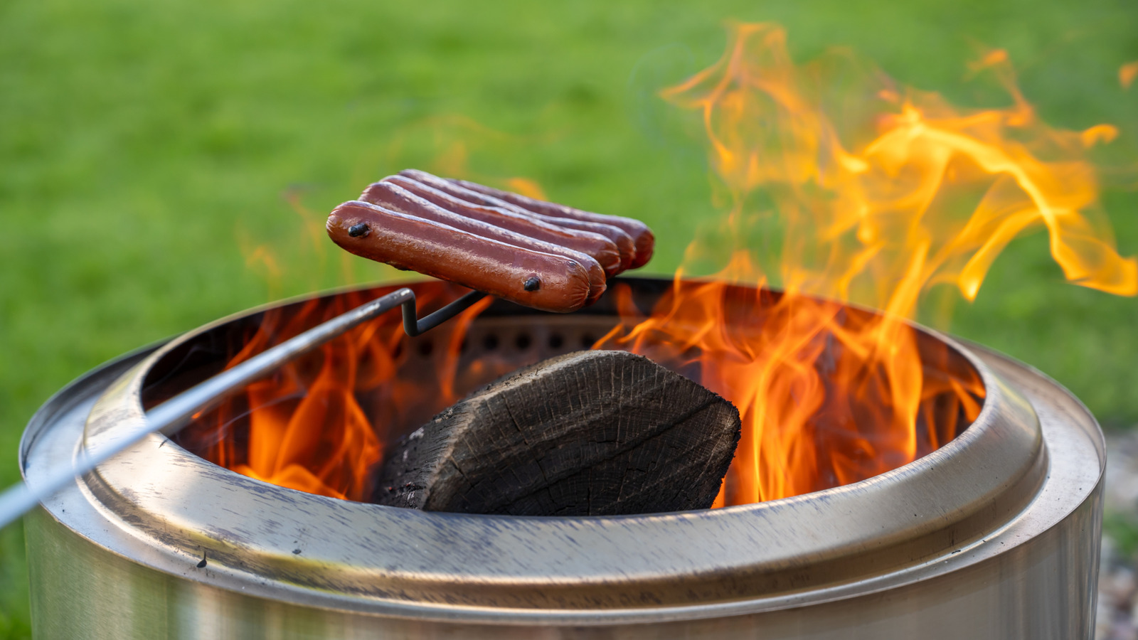 How Do Smokeless Fire Pits Work? Here's What You Should Know