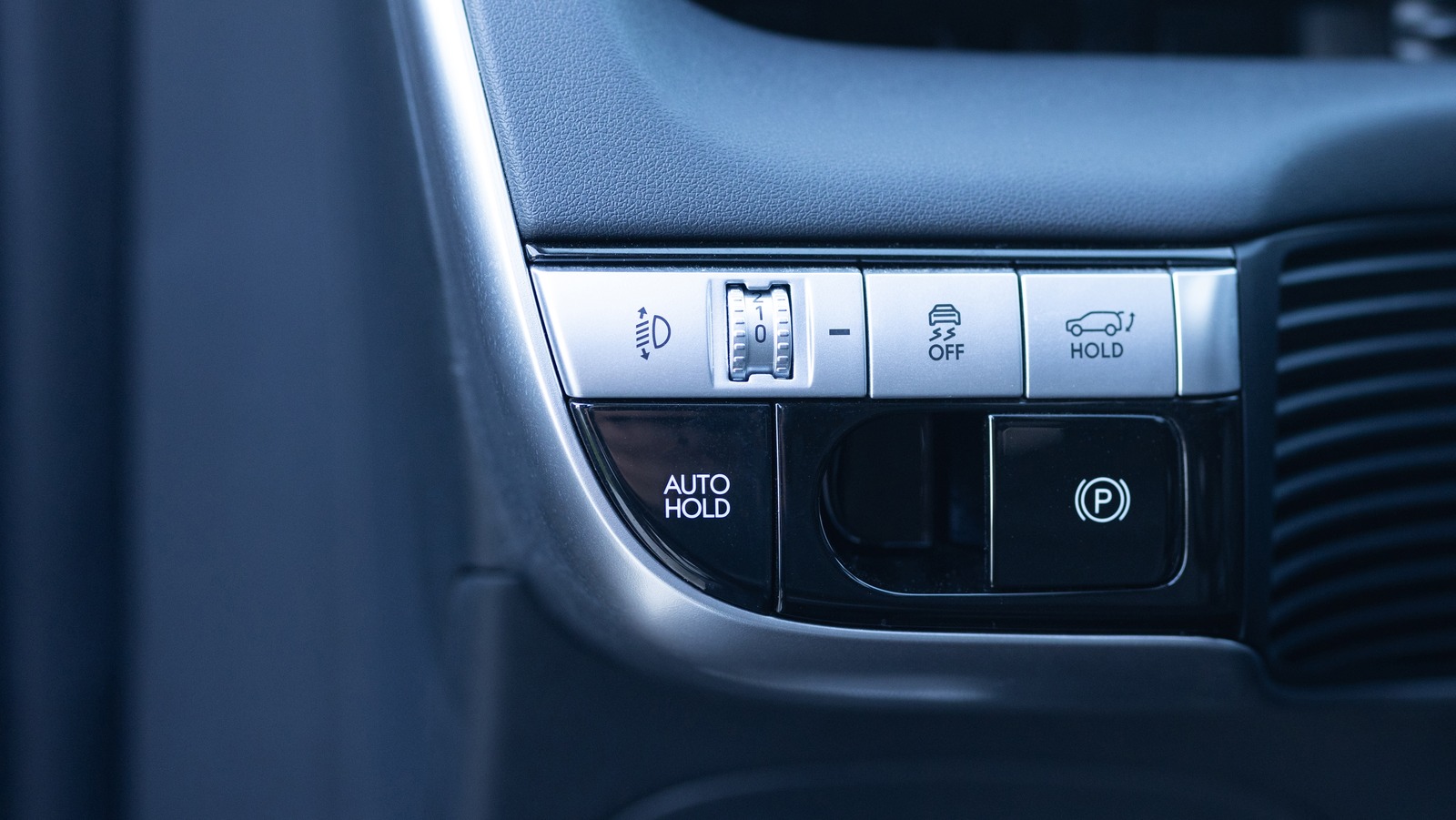 What Your Car's Auto Hold Feature Means (And How To Use It)