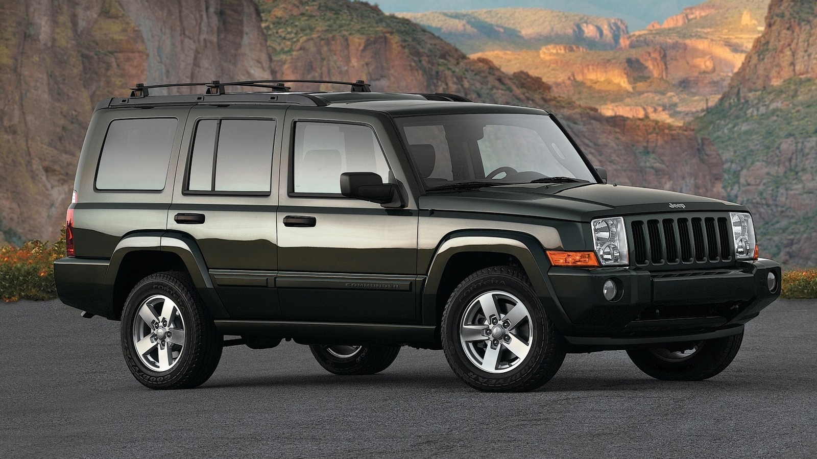 Which Jeep Commander Years Had HEMI Engines & How Much HP Did They Have?