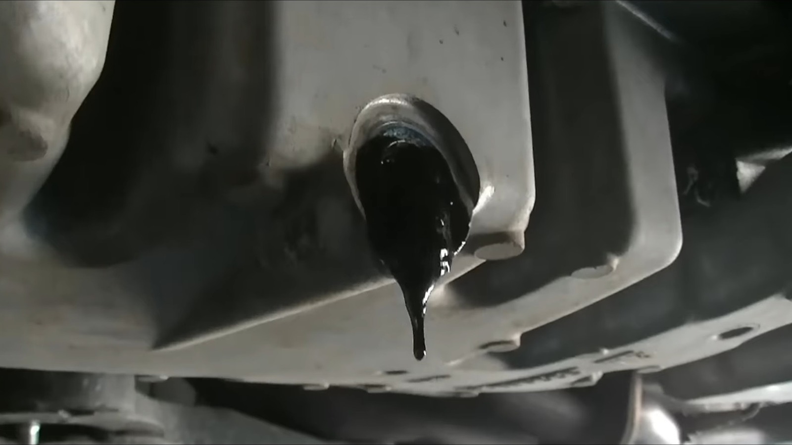 What Does Bad Engine Oil Look Like