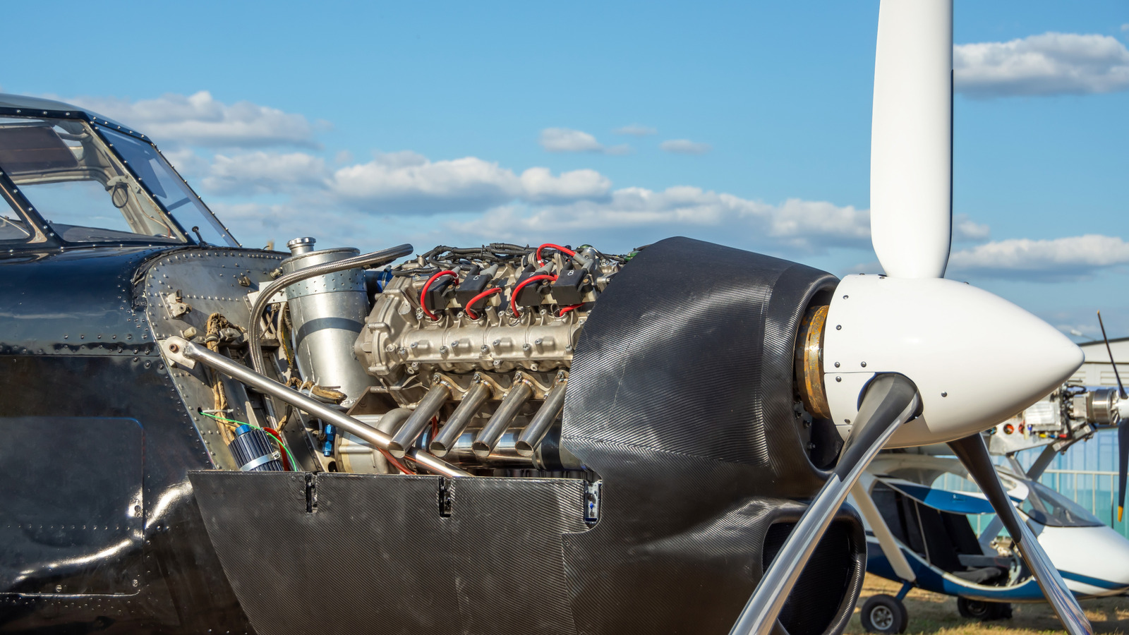 Why Piston-Engine Aircraft Use 2 Spark Plugs Per Cylinder