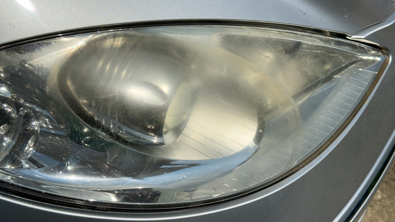 You Can Naturally Clean Cloudy Headlights With This Common Kitchen Fruit