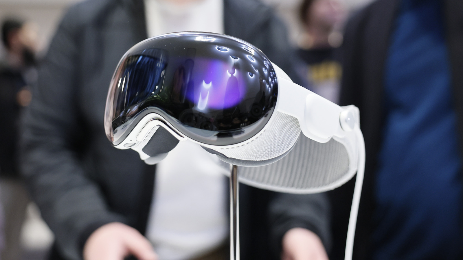 You Can Play A Giant Game Boy On The Apple Vision Pro: Here's How