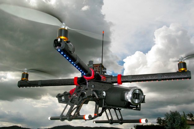 NicoletoMK Mikrokopter autonomous quadracopter [Video] - SlashGear