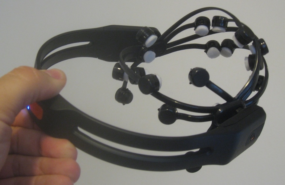 Emotiv Epoq brain-control headset gets reviewed: frustrating - SlashGear