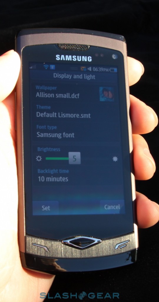 Samsung Wave Unboxing and Hands-on [video] - SlashGear