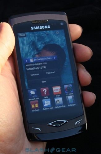 Samsung Wave Unboxing and Hands-on [video] - SlashGear