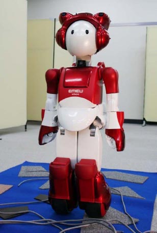 Hitachi EMIEW 2 Gets Upgraded Voice Recognition and Driving Performance ...