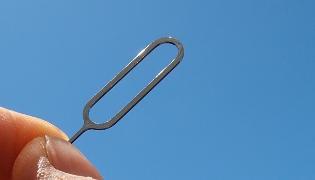 Apple Utilizing Liquidmetal Alloy in iPhone SIM Ejector Tool - SlashGear