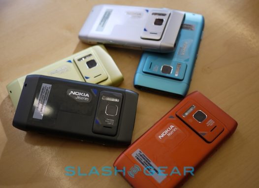Nokia N8 Unboxing - SlashGear