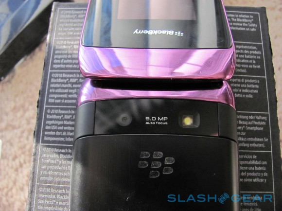 Sprint BlackBerry Style 9670 Unboxing and Hands-on - SlashGear