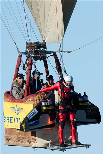 Rocket Man dons jet suit and does loops for grins - SlashGear