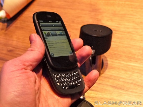 HP Veer hands-on - SlashGear