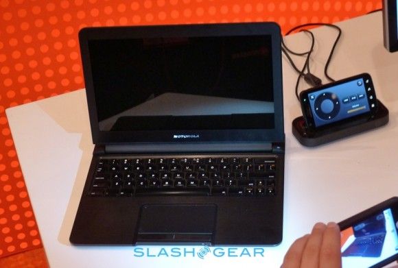 AT&T Strikes Back: Atrix Laptop Dock Not Pricey Next to Tablets - SlashGear