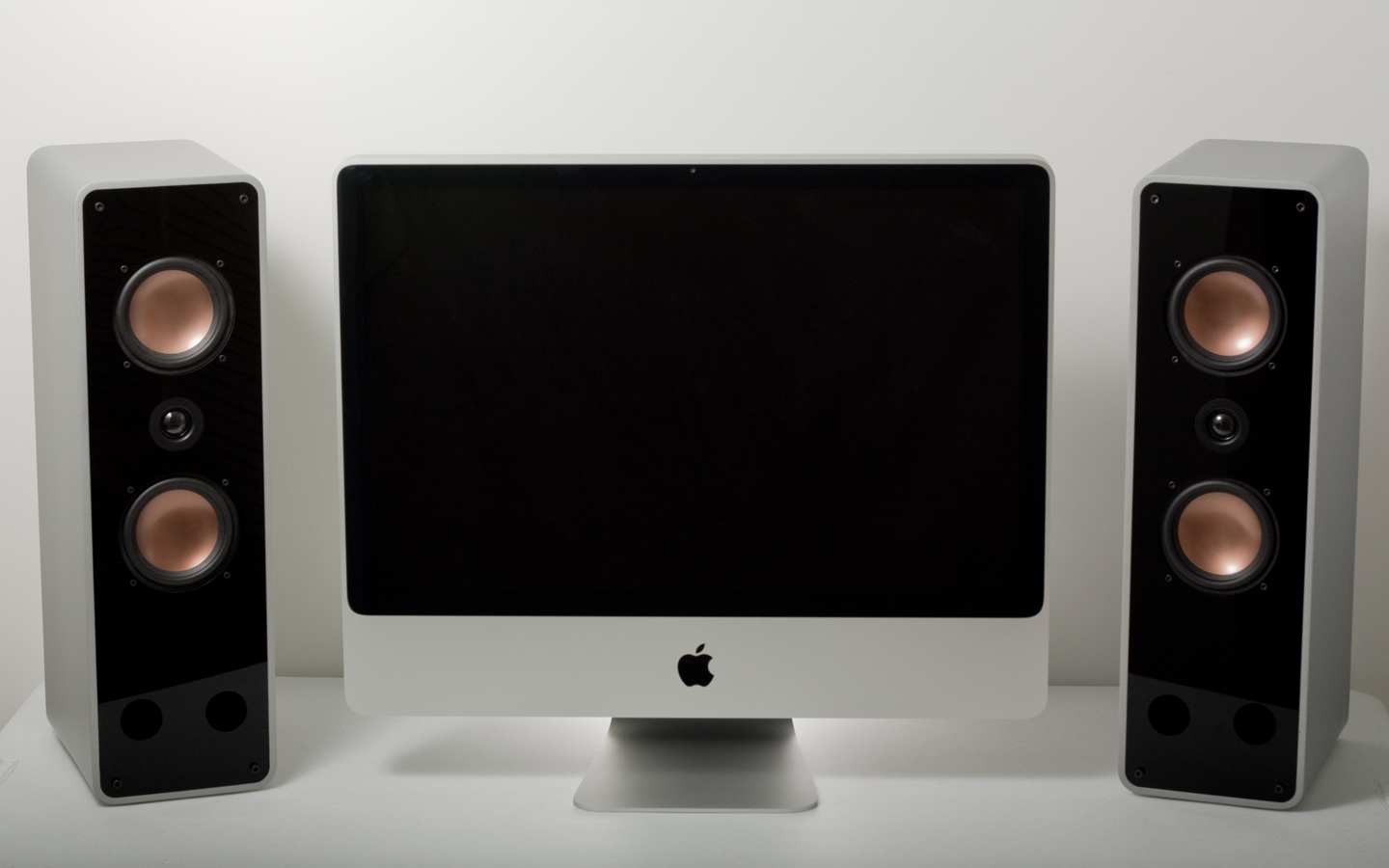 iSound DIY Apple Speakers Worthy Of Jony Ive