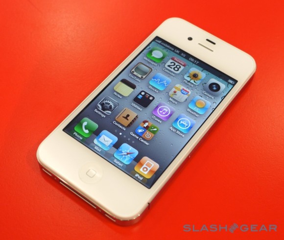 White iPhone 4 hands-on [Video] - SlashGear