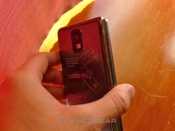 Samsung INFUSE 4G Unboxing and hands-on - SlashGear