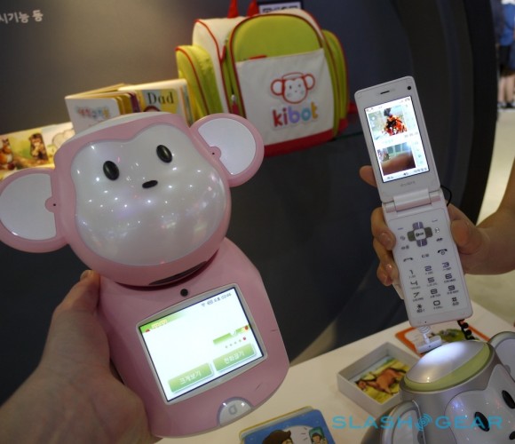 Kibot robot hands-on [Video] - SlashGear