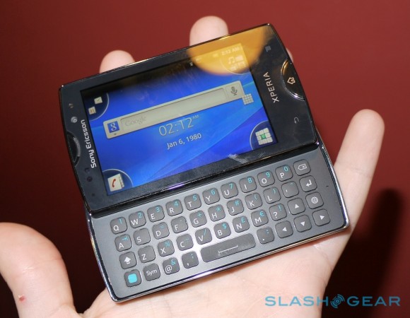Sony Ericsson XPERIA mini and mini pro hands-on [Video] [Updated ...