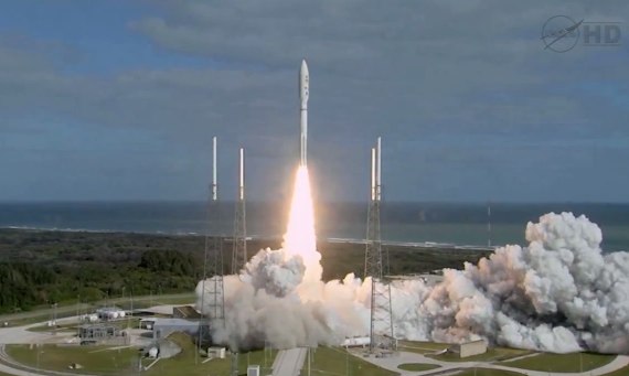 NASA Curiosity Mars rover begins its 354m mile journey - SlashGear