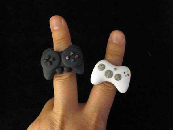Xbox 360 and PS3 controller rings shows gamer geek pride - SlashGear