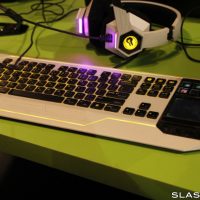 Razer Star Wars: The Old Republic touchscreen keyboard hands on - SlashGear