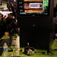 Razer Star Wars: The Old Republic touchscreen keyboard hands on - SlashGear