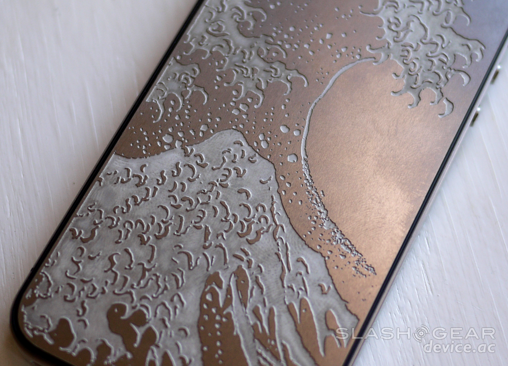 SkinIt Etched Metal Plate for iPhone 4S Review - SlashGear