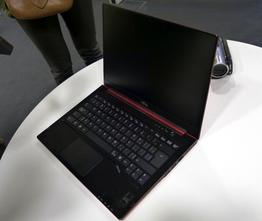 Fujitsu Lifebook LTE ultrabook revealed - SlashGear