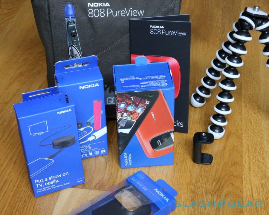 The Nokia 808 PureView has landed - SlashGear