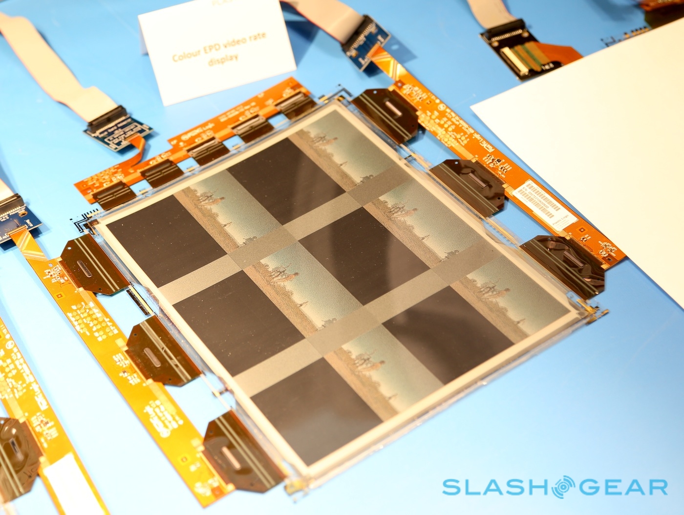 Plastic Logic color video-capable e-paper hands-on - SlashGear