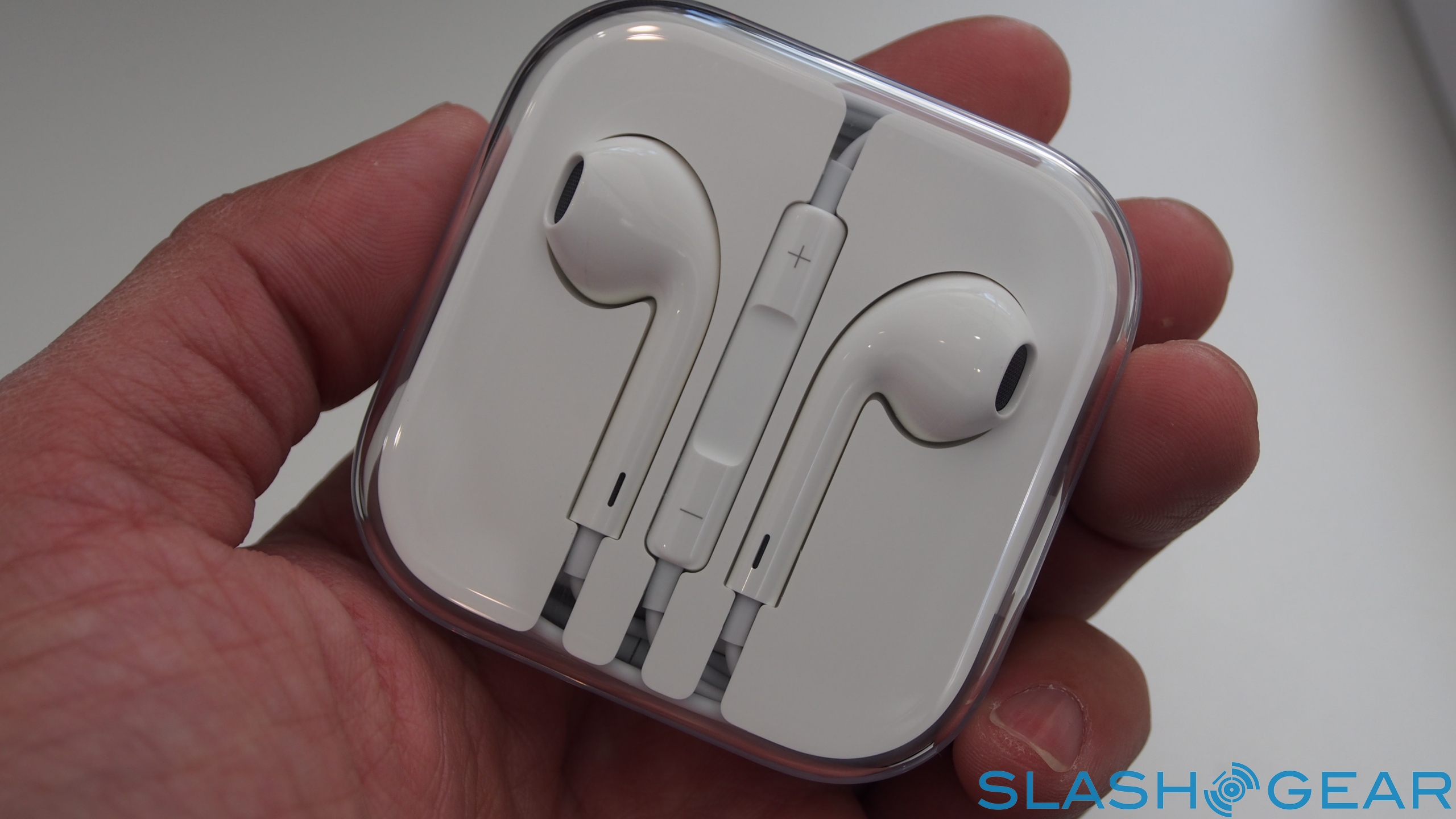 Apple's new EarPods get teardown treatment from iFixit - SlashGear