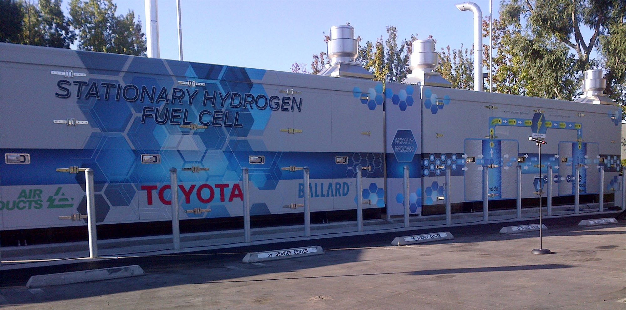 Toyota installs massive 1.1-megawatt hydrogen fuel cell generator at ...