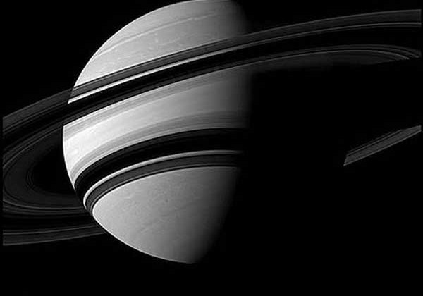 New NASA Cassini photograph shows Saturn's beautiful rings - SlashGear
