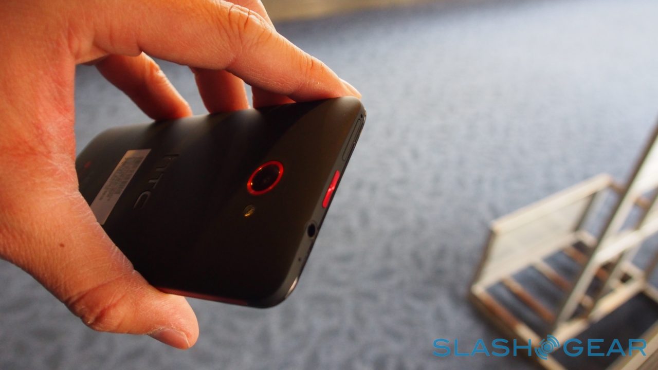 DROID DNA by HTC hands-on - SlashGear