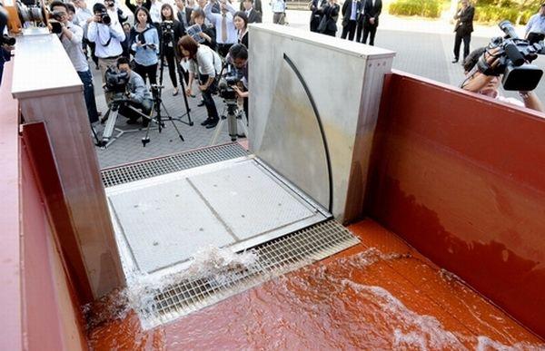 New floodgate uses mother nature to automatically power itself - SlashGear