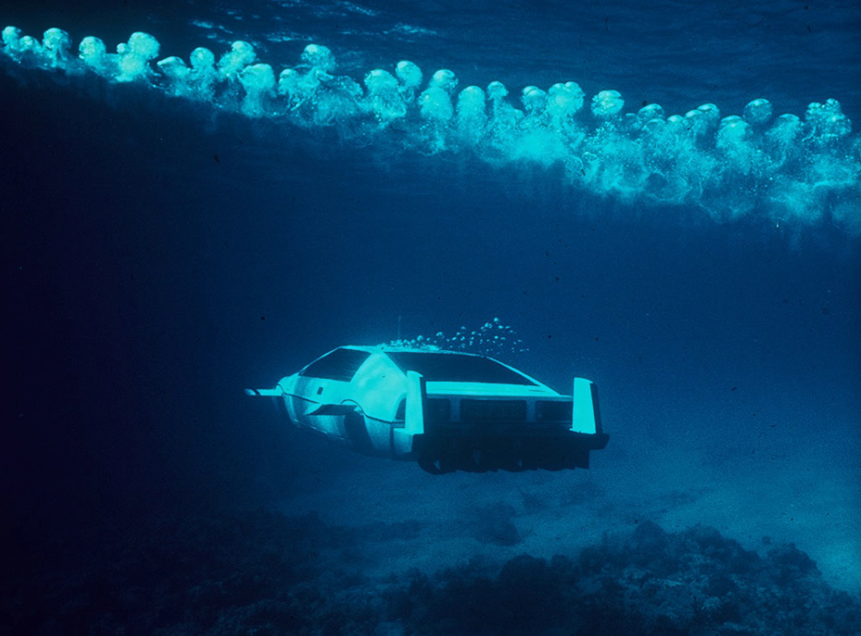 James Bond's Lotus Esprit submarine goes up for auction - SlashGear